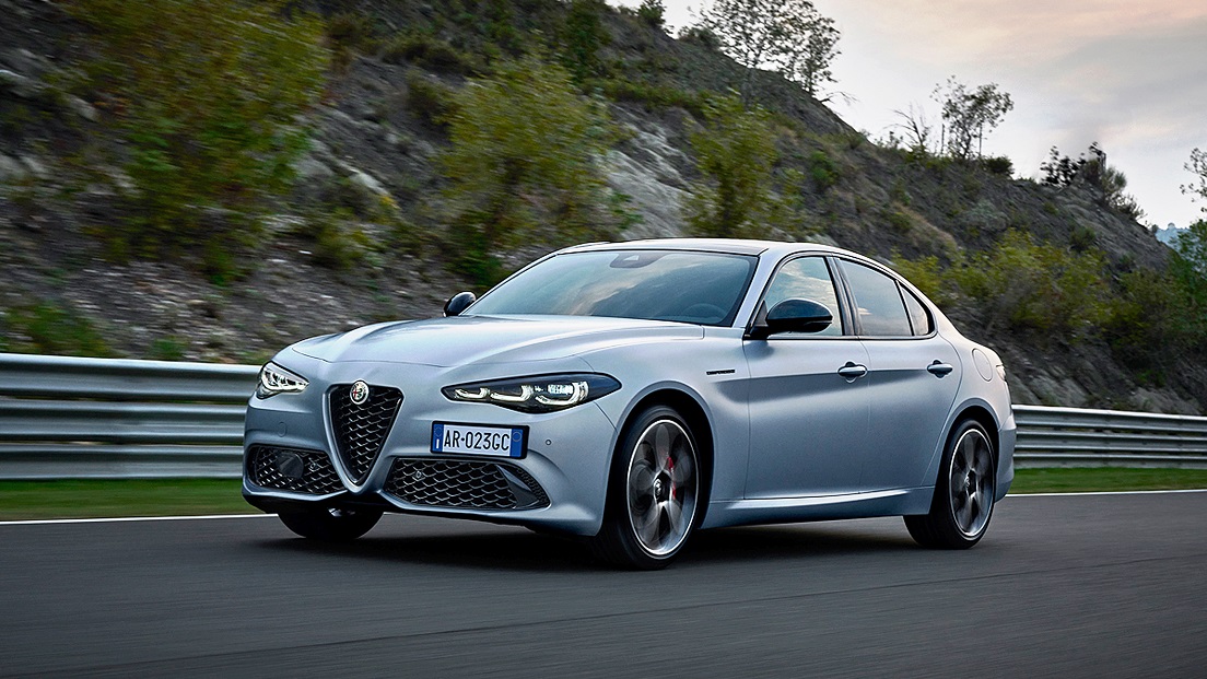 【ニューモデル情報】フェイスリフトでよりフレッシュに、よりデジタルに 新型アルファロメオ ジュリア＆ステルヴィオ - AUTO BILD ...