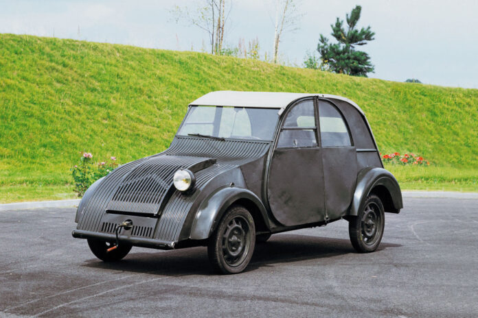 まごうことなきアイコンモデル＆世紀の名車「シトロエン2CV」30枚の楽しい画像付き特別編！ | AUTO BILD JAPAN Web（アウトビルトジャパンウェブ） 世界最大級のクルマ情報サイト