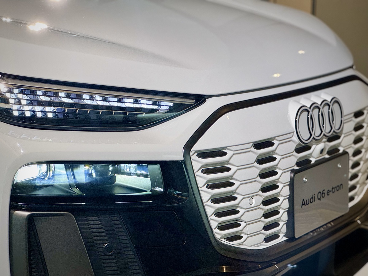 アウディの新型BEV「Audi Q6 e-tron（アウディ Q6 e-tron）」が日本上陸 あらゆる性能を向上させた新プラットフォームPPEを採用した新世代 - AUTO BILD ...