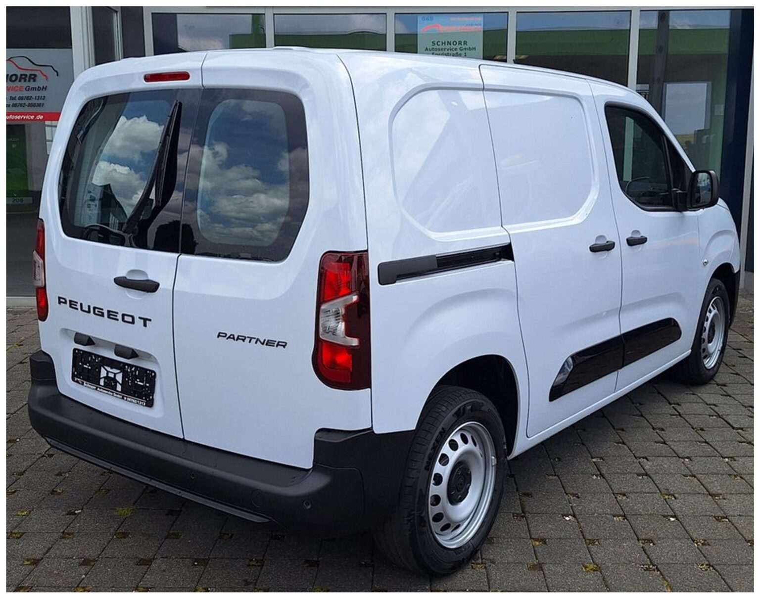 オススメ並行輸入車 ディーラー新車在庫｜新型プジョー パートナー(パルトネール) パネルバン Pure Tech 110 L1 6MT 左 ...