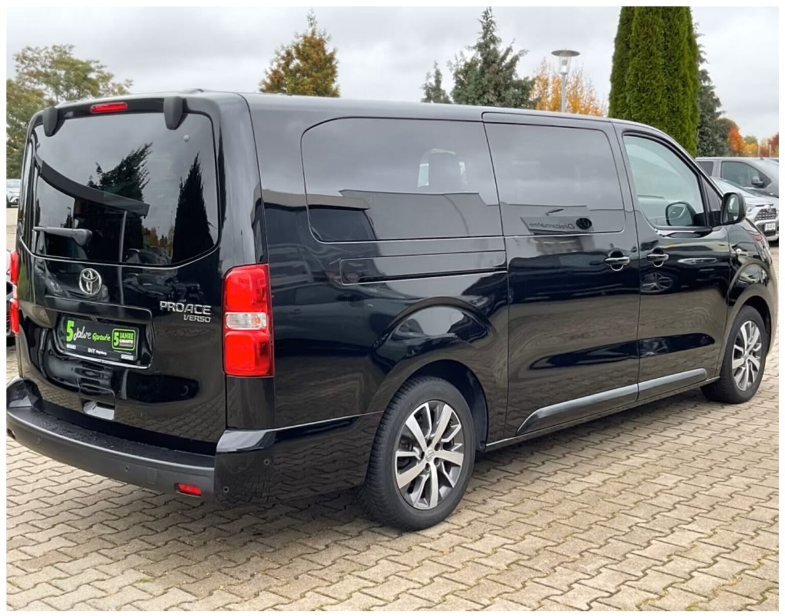 オススメ並行輸入車 ディーラー中古車在庫｜新型トヨタ プロエース ヴァーソ チームドイツ L2ロング 8人乗り 8AT 左ハンドル ...